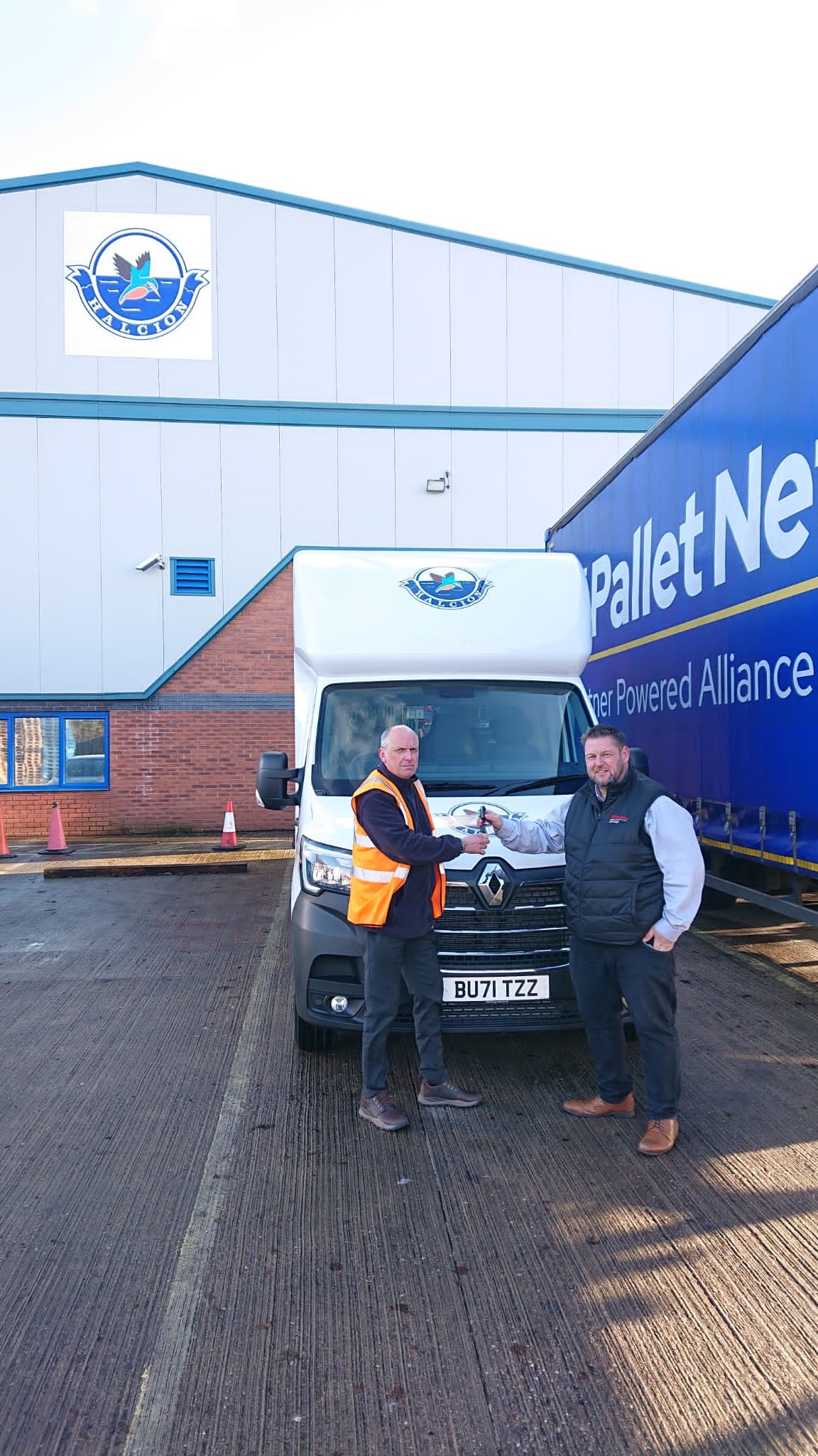 Halcion Express - Halcion takes delivery of Renault 3.5t from Allports